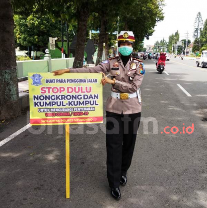 Polwan Cantik Ajak Masyarakat Stay at Home